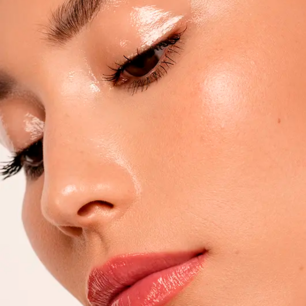 Vinyl Effect Eye Gloss | About Face | Nuestro Secreto